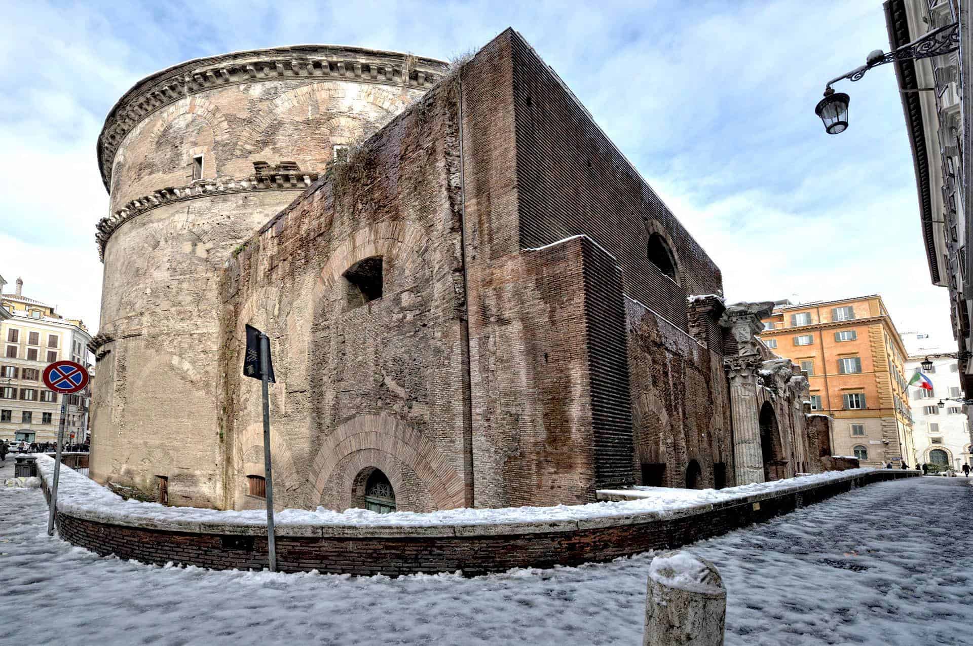 Basilica di Nettuno - Roma